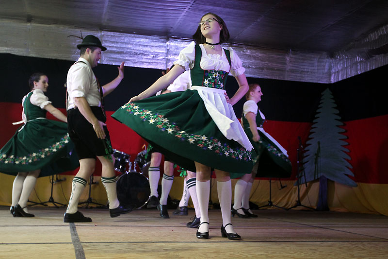 German cultural event draws crowd – Brandon Sun
