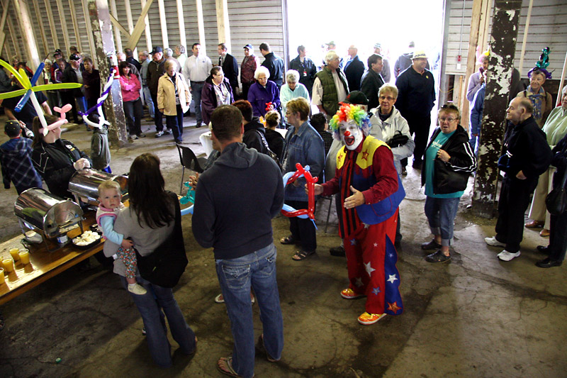 Kickoff breakfast draws crowd to dome building – Brandon Sun