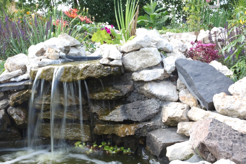 Curbside: A real waterfall on Ninth Street – Brandon Sun