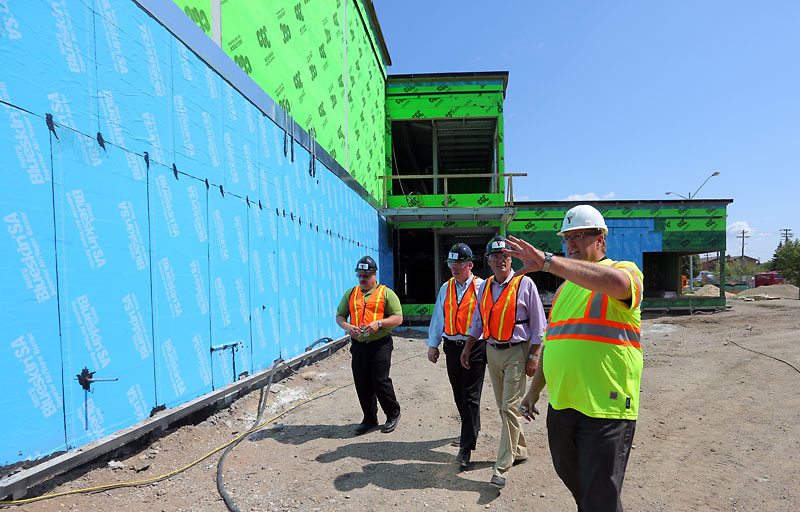 Selinger gets look at new YMCA – Brandon Sun