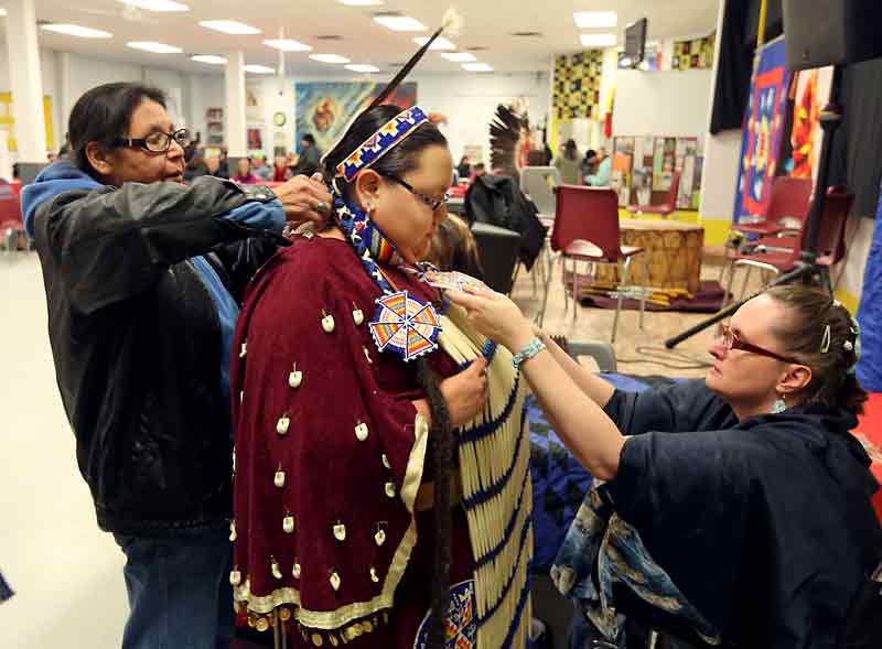 Visitors brave cold temps to get taste of Ethiopian, Métis, aboriginal ...