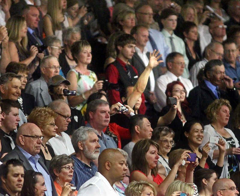 Spellbinding graduation at Vincent Massey High School – Brandon Sun