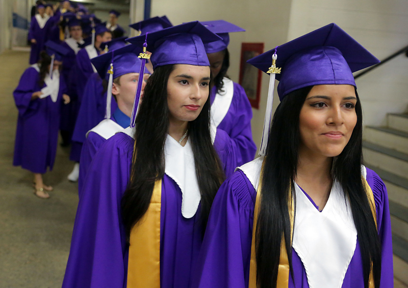 Spellbinding graduation at Vincent Massey High School – Brandon Sun