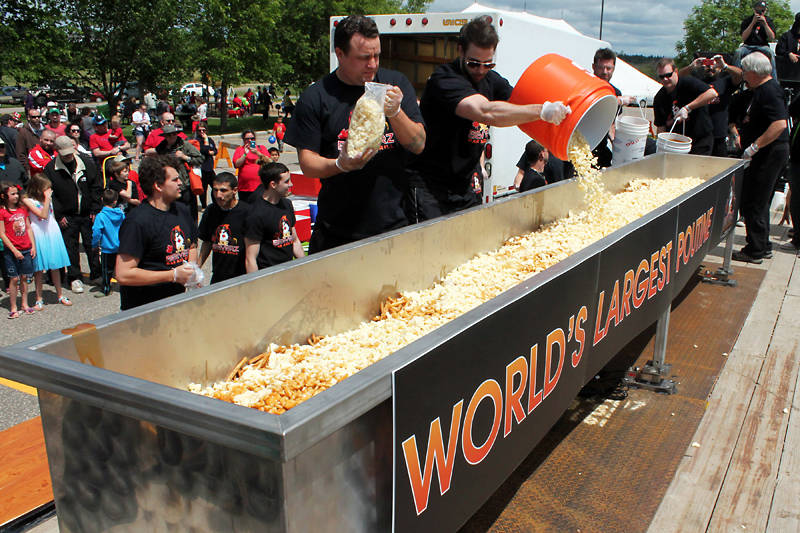 Huge poutine, flag highlight Canada Day bash – Brandon Sun