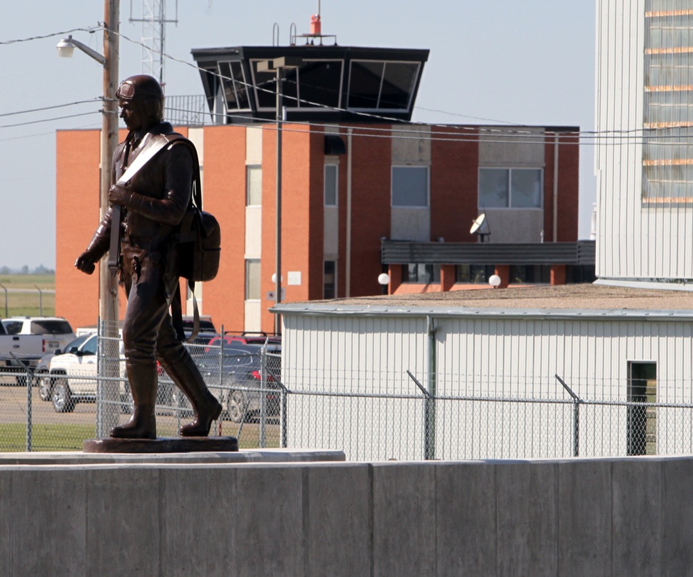 Statue arrives as war memorial takes shape – Brandon Sun