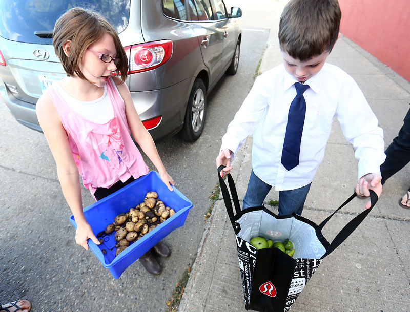 Young gardeners donate bounty to Samaritan House – Brandon Sun