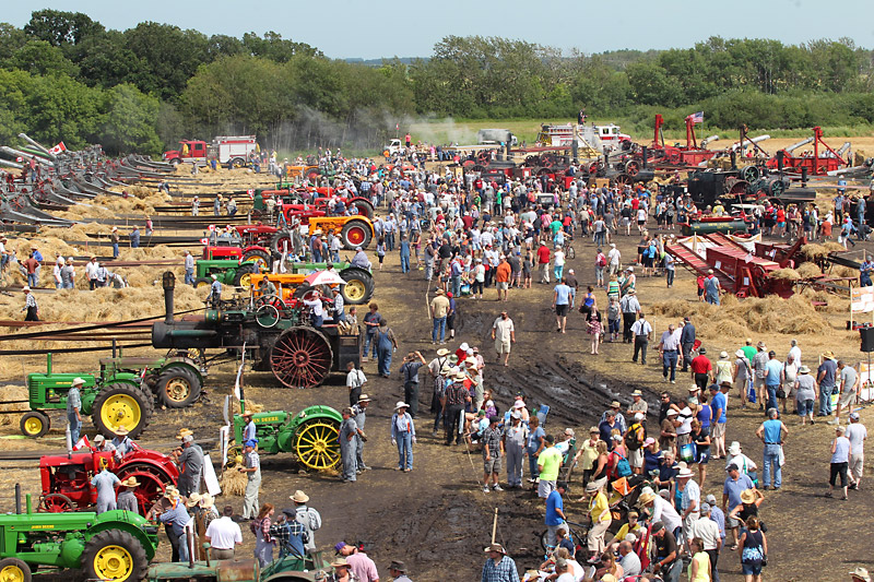 World threshing record set in Austin – Brandon Sun