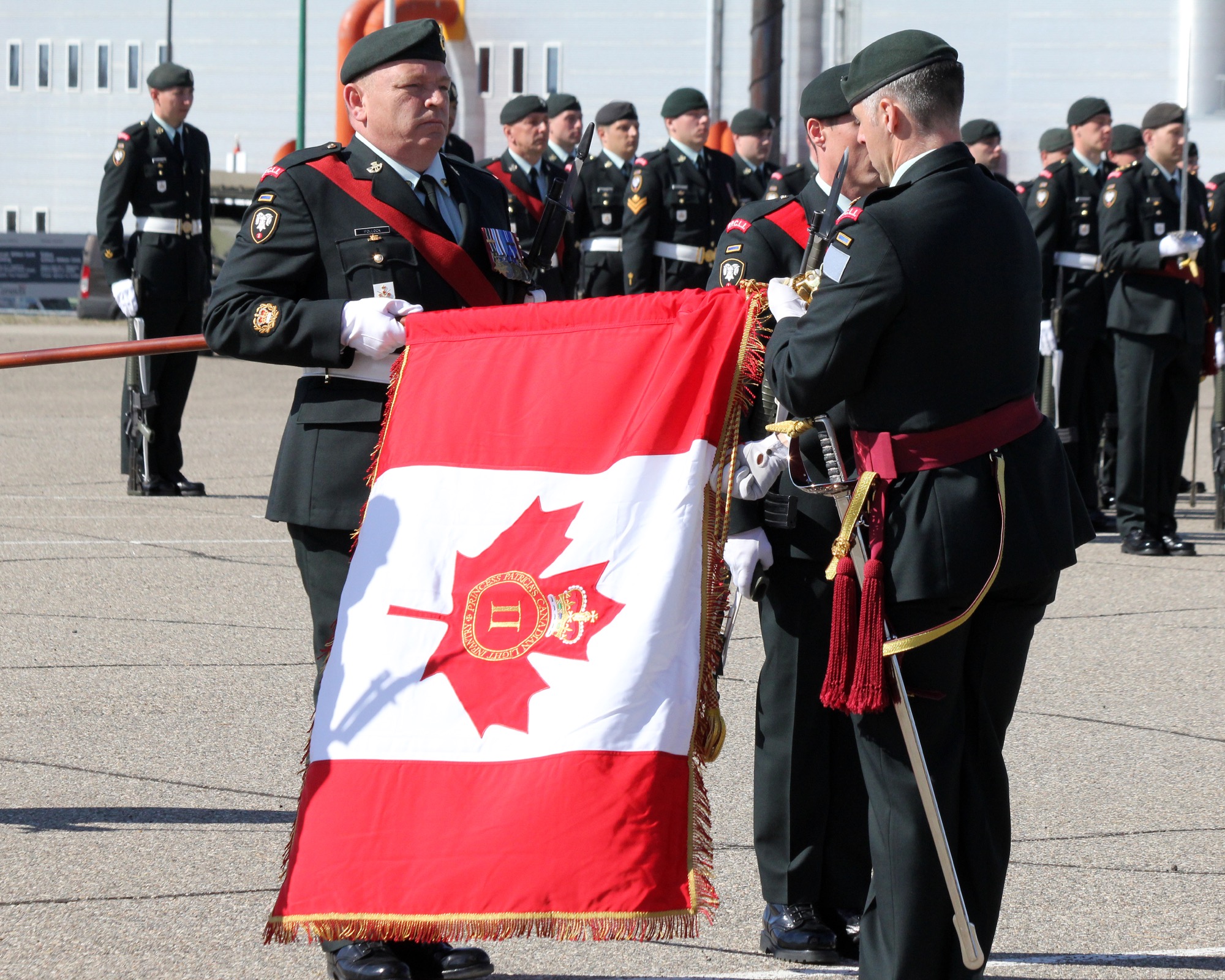 2PPCLI receives new Queen’s Colour – Brandon Sun