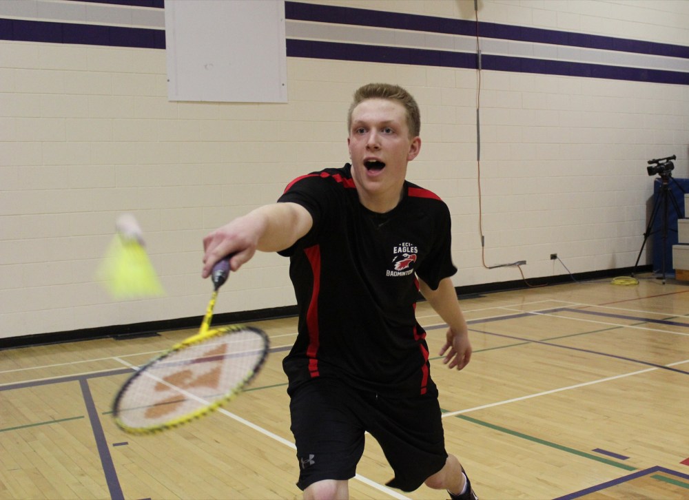 Hanson stars on court, diamond – Brandon Sun