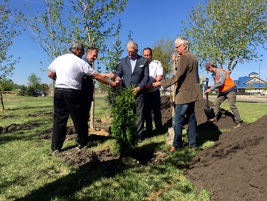 Tree planting near Riverbank Discovery Centre celebrates Canada’s 150th ...