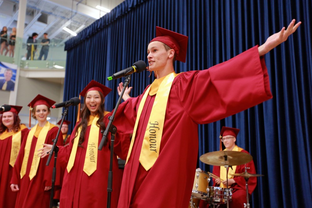 Crocus Plains grads urged to look ahead to the future – Brandon Sun