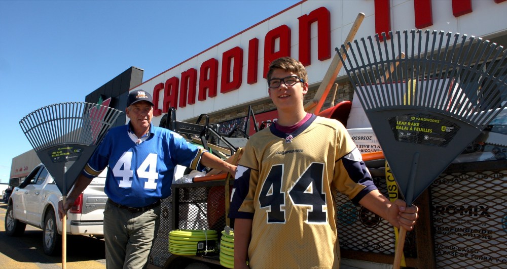 Hameluck collects equipment for programs at Peace Garden – Brandon Sun