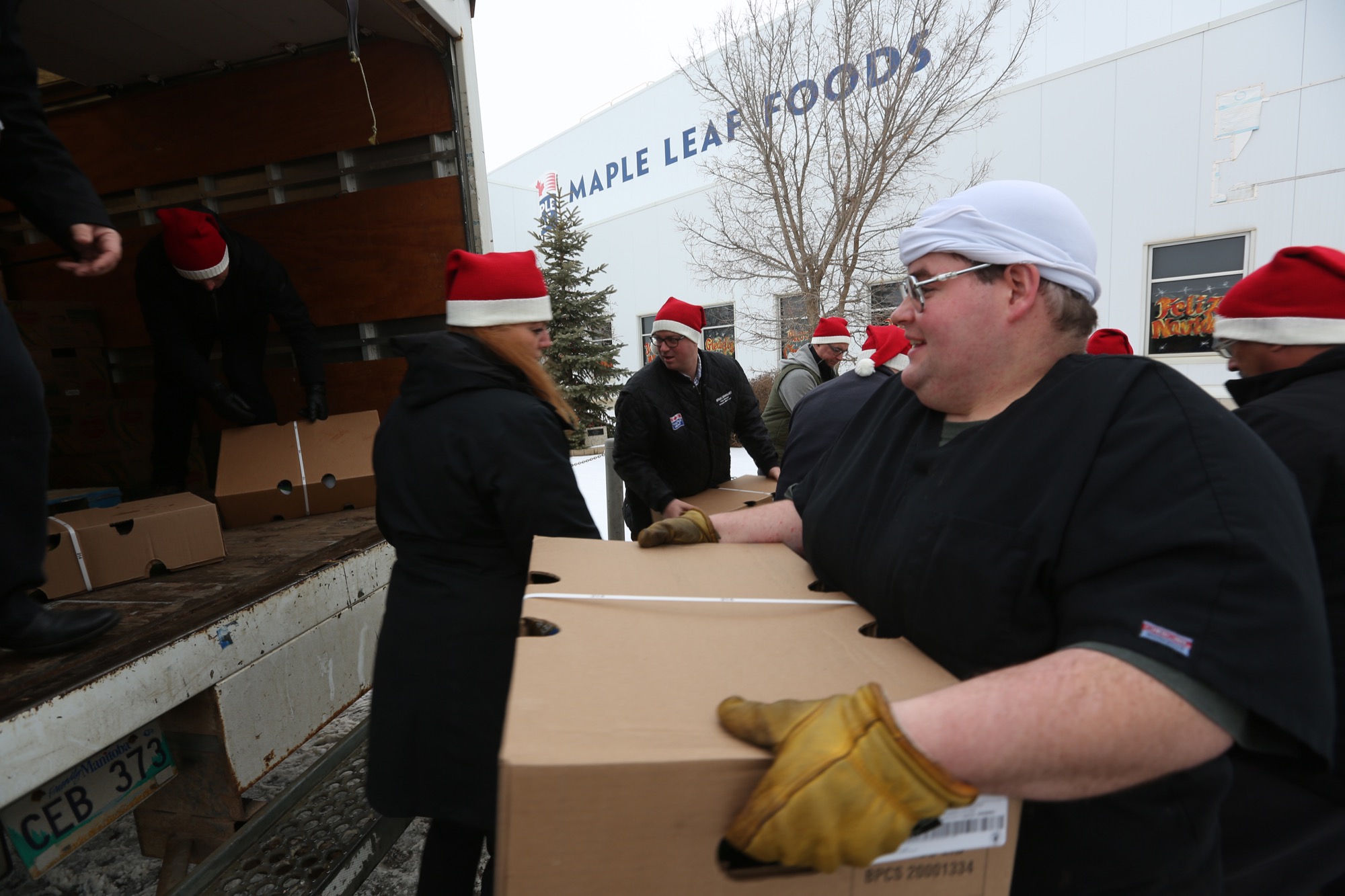 Maple Leaf donation helps Samaritan House – Brandon Sun