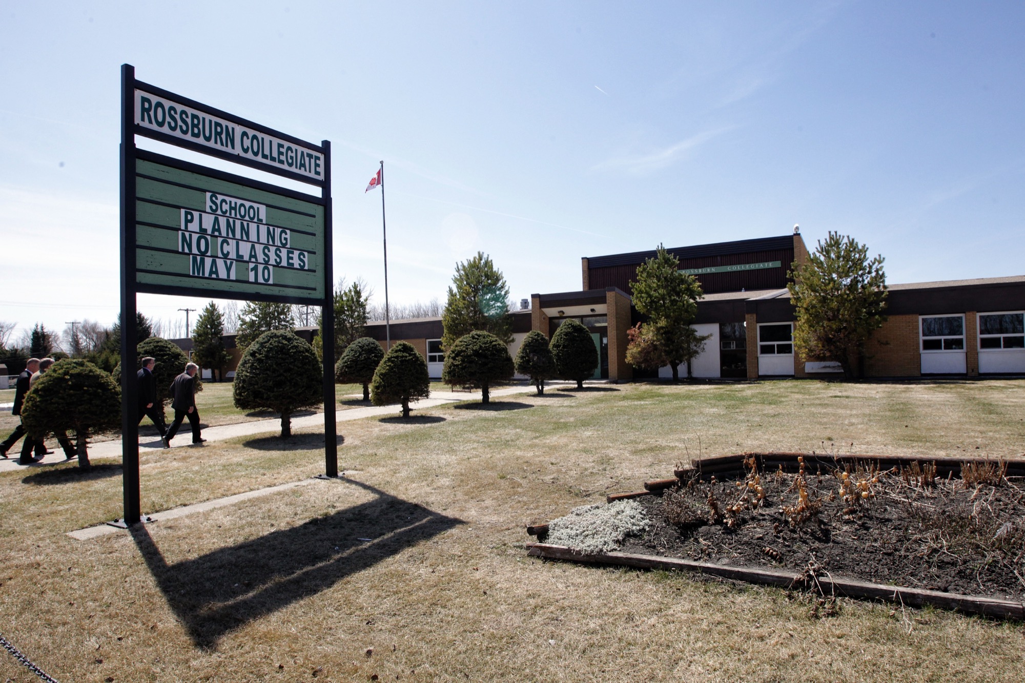 Rossburn Collegiate closed after possible threat on social media ...