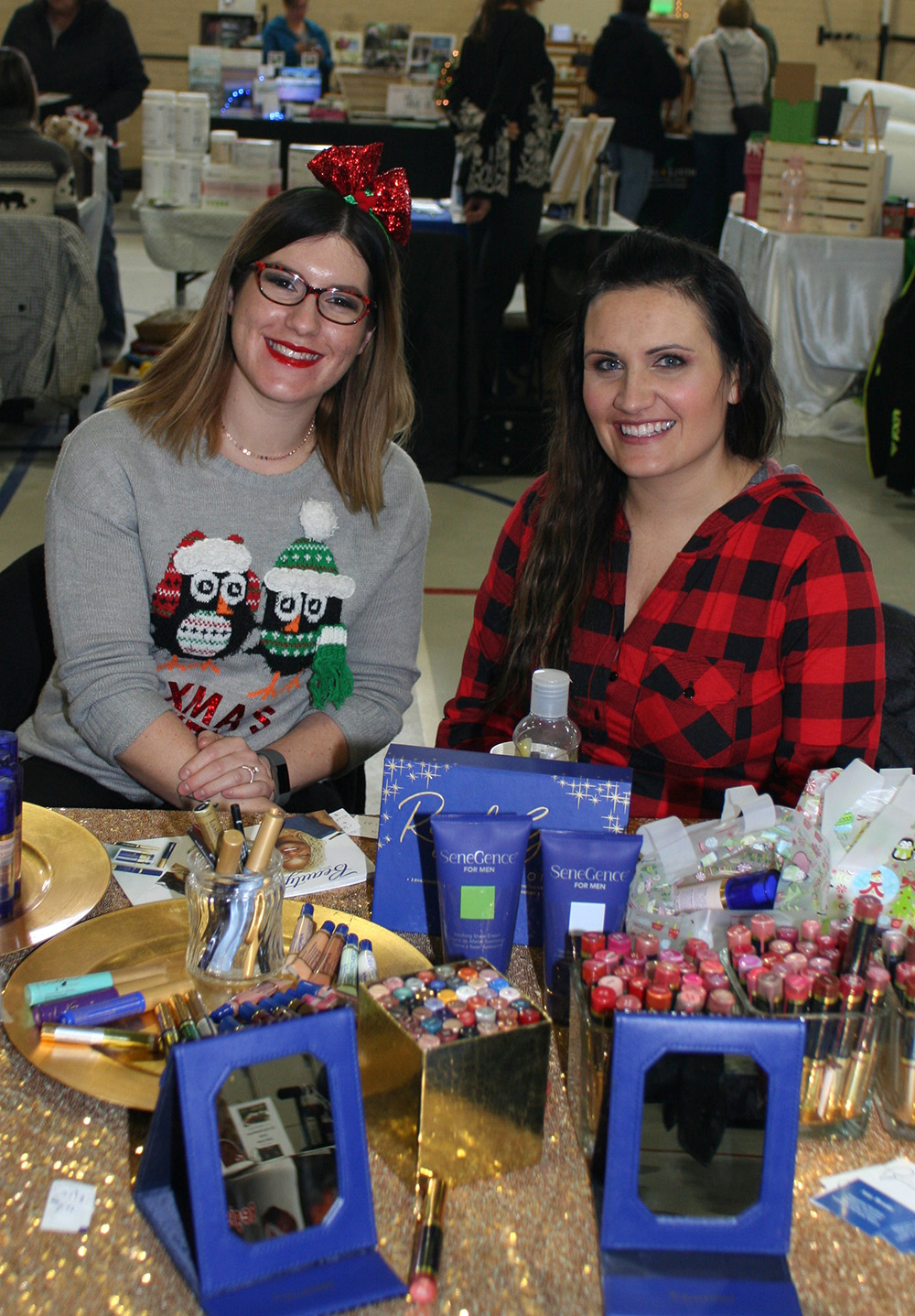 ALL DRESSED UP: Hundreds attend trade, craft sale – Brandon Sun