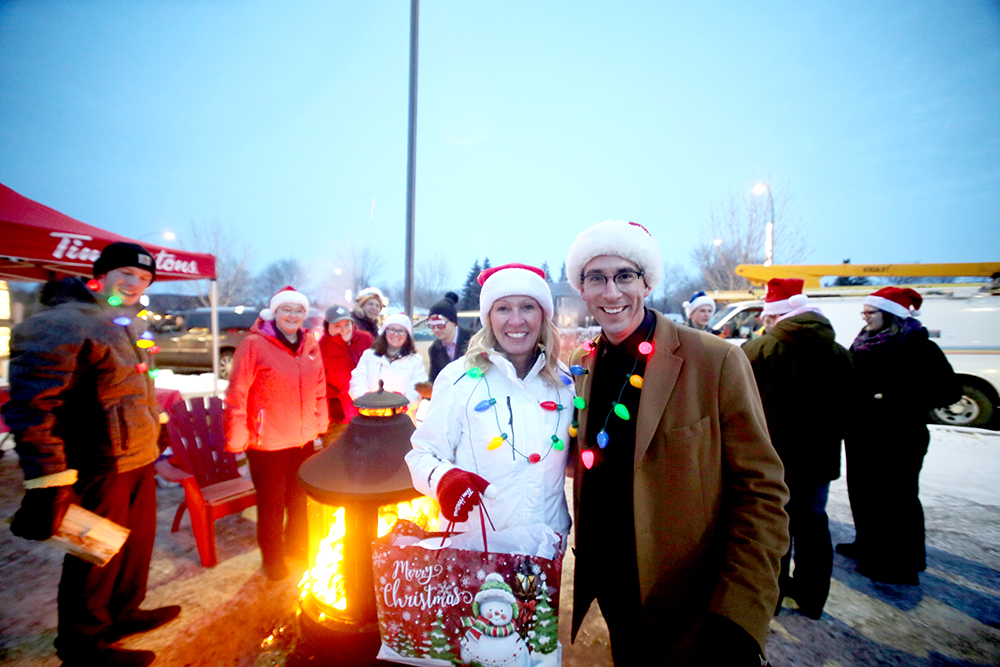 Tim Hortons holds early morning holiday party – Brandon Sun