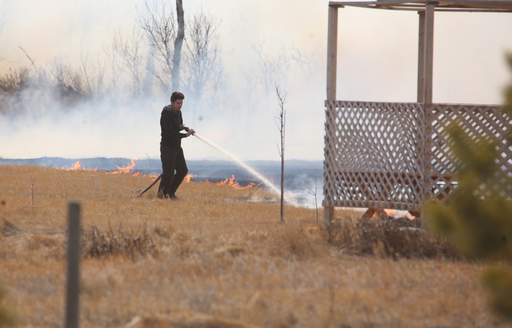 Grass fire forces evacuations near Shilo – Brandon Sun