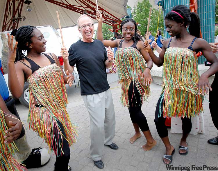 Even the mayor dancing as Folklorama kicks off – Brandon Sun