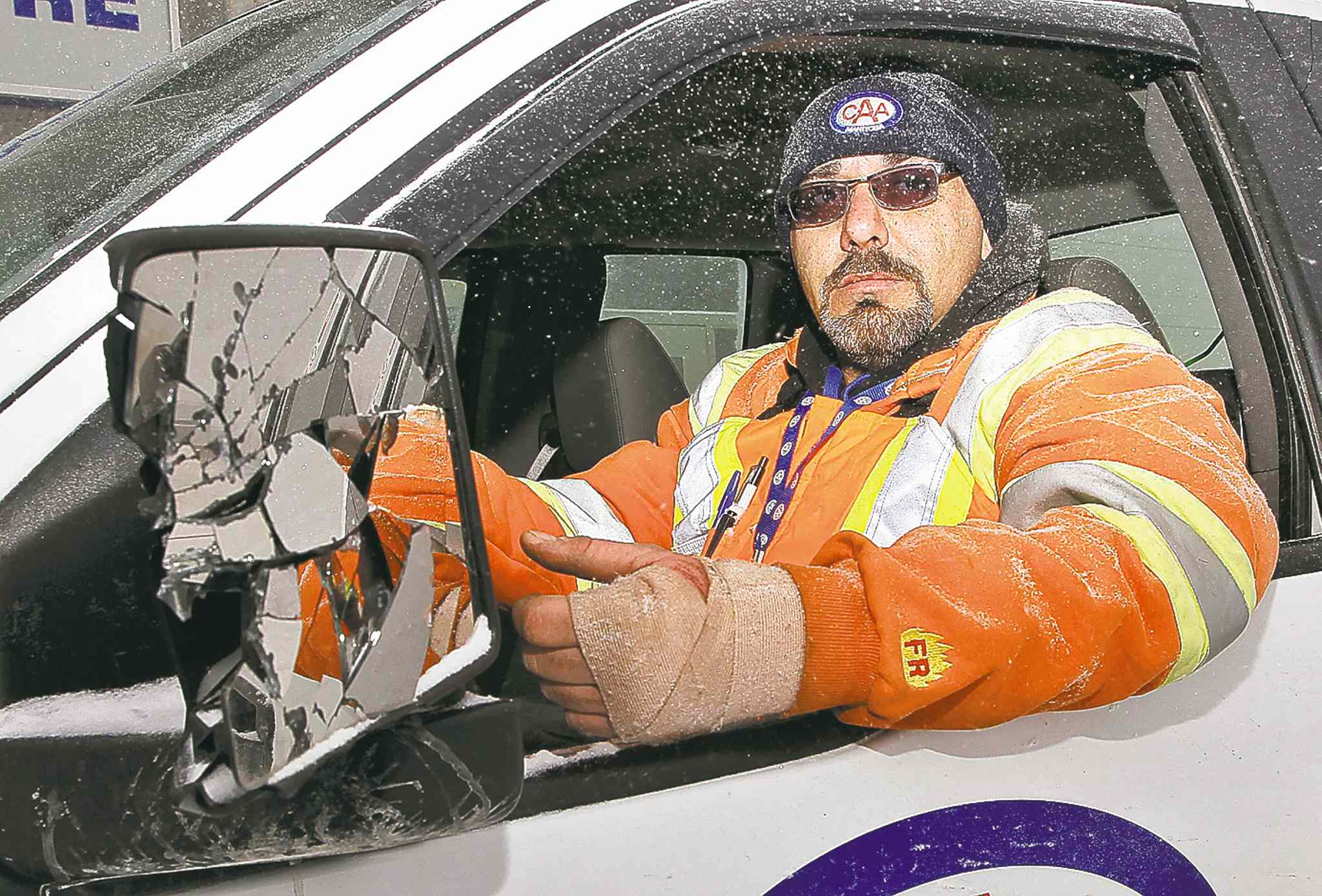 Tow-truck drivers at risk, motorists reminded – Brandon Sun