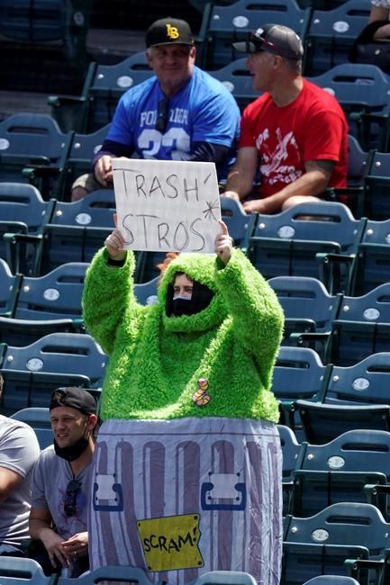 Oscar the Grouch turns up to help Angels fans trash Astros – Brandon Sun