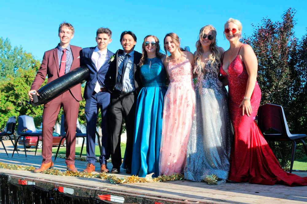 Carberry Collegiate graduation – Brandon Sun