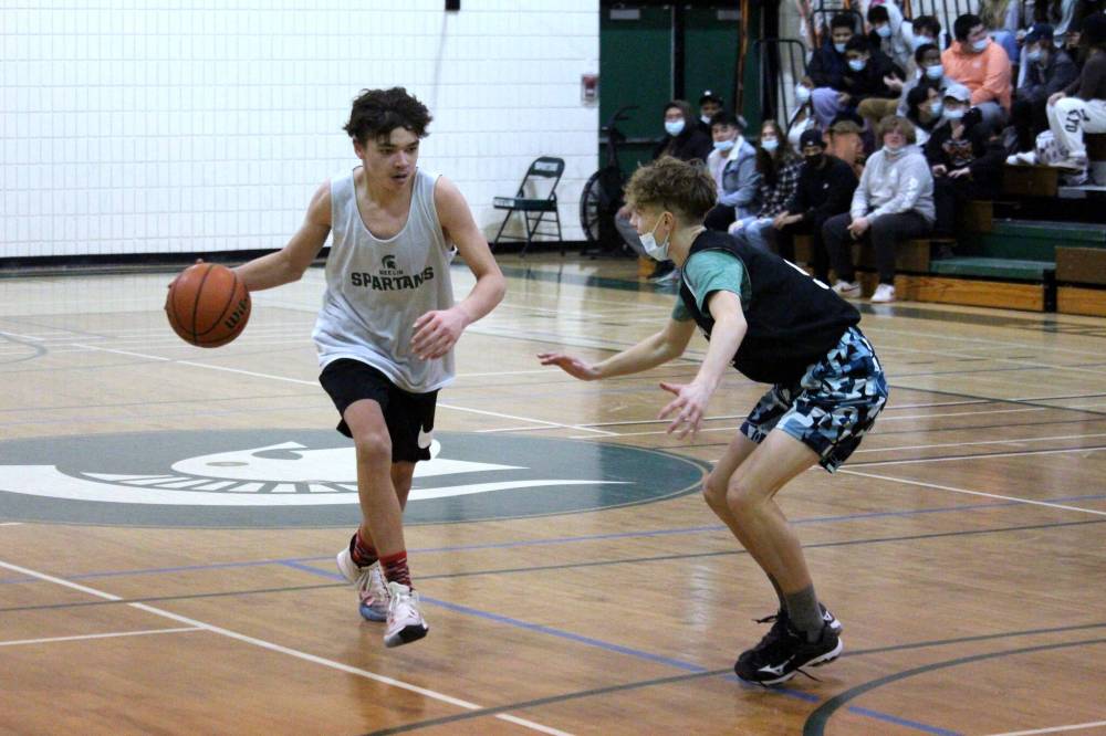 Spartans hold off Vikings in freshman boys final – Brandon Sun