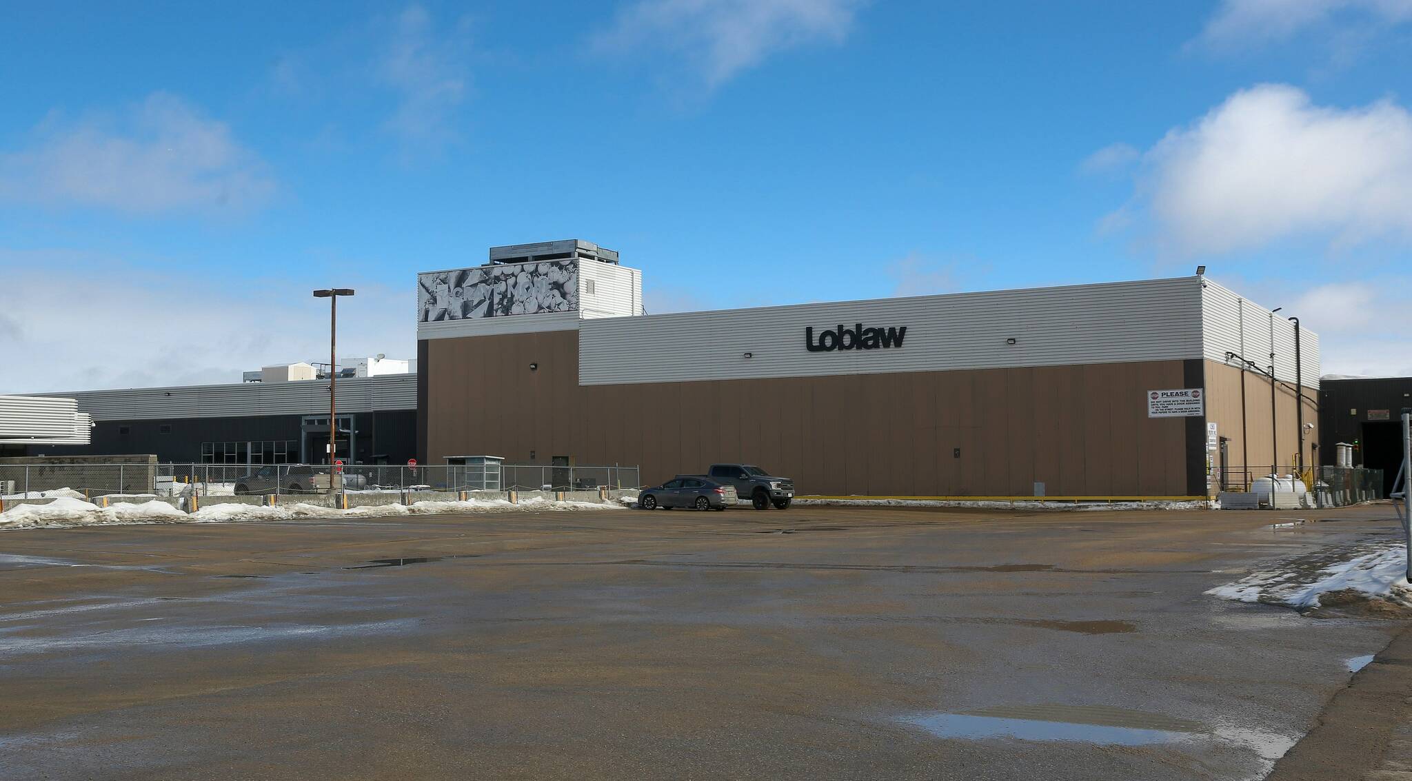 Warehouse roof collapse leaves grocer’s shelves bare – Brandon Sun
