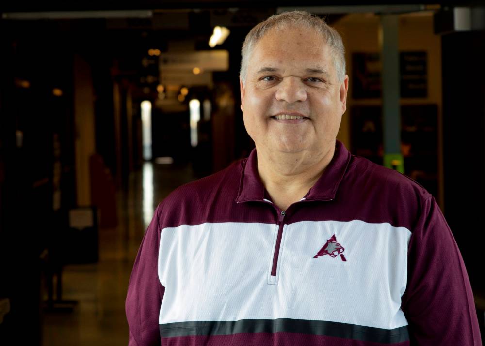 Kevin Neufeld takes helm of Cougars volleyball – Brandon Sun