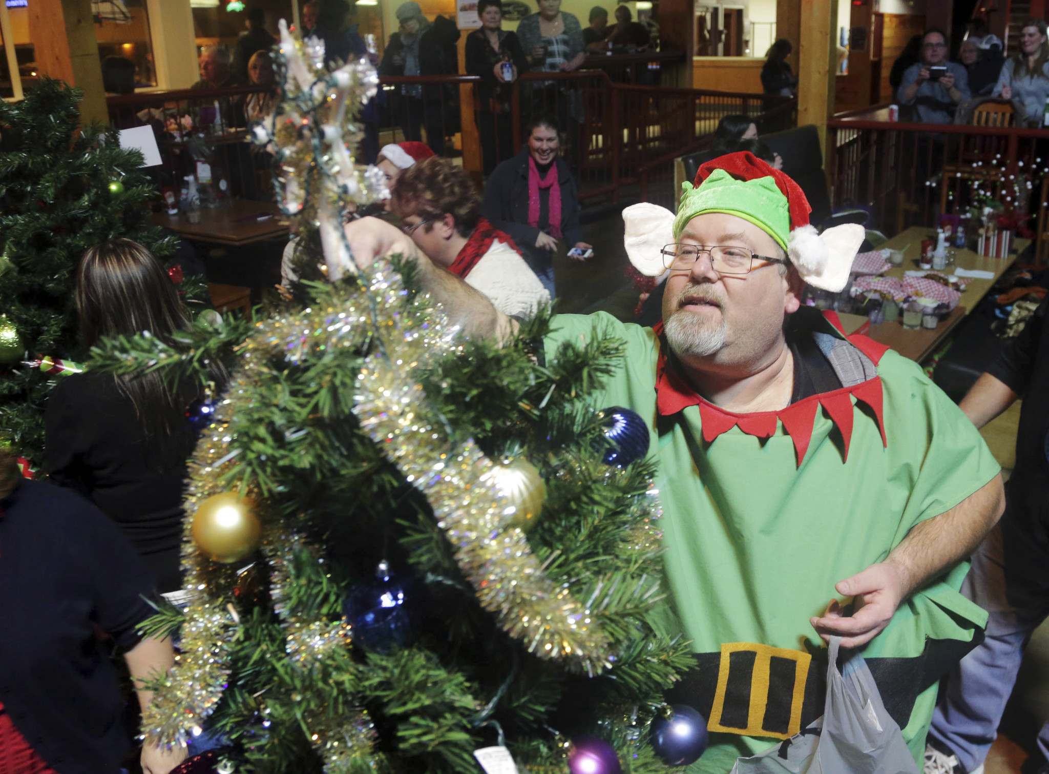 United Way tree auction going ahead online – Brandon Sun