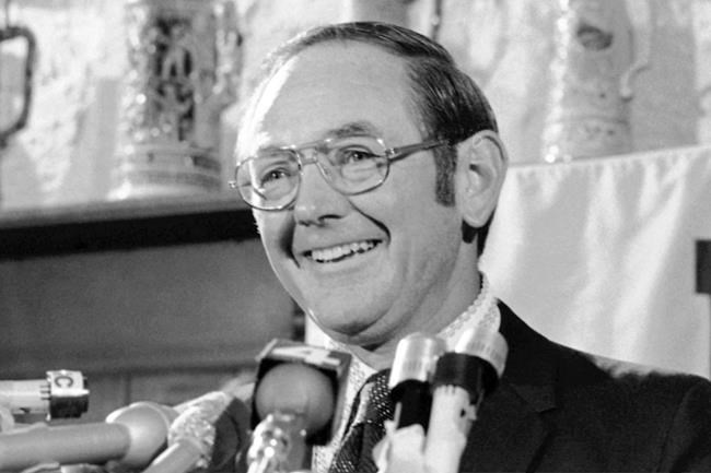 Arnsparger, Crennell win assistant coach achievement award – Brandon Sun