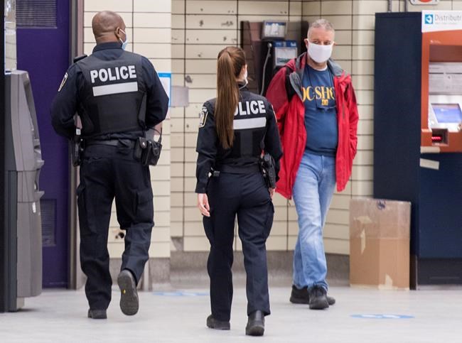 For Canadian police, wearing a mask is often at the officer’s ...