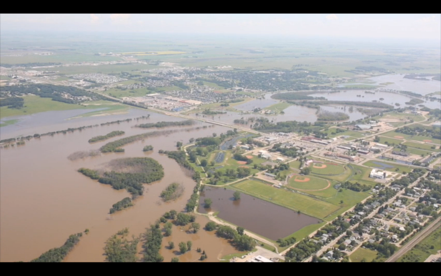 VIDEO: Aerial view of Brandon flooding – Brandon Sun