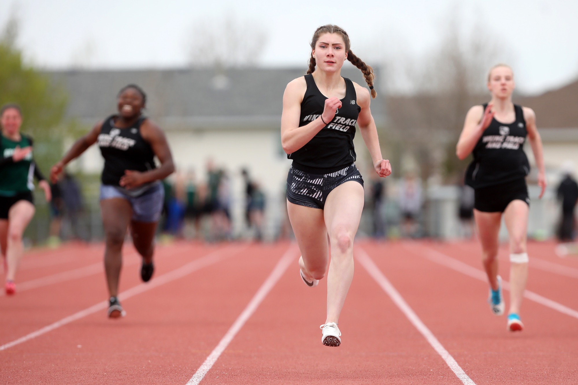 Dyck dashes through city finals – Brandon Sun