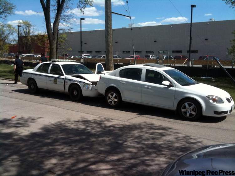 Police car rear-ends vehicle – Brandon Sun
