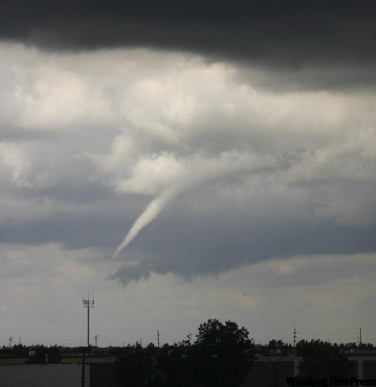Funnel clouds spotted near Winnipeg – Brandon Sun
