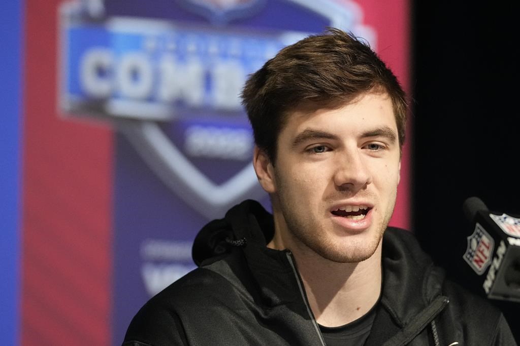 Redblacks sign American defensive back Dandridge and quarterback Crum ...