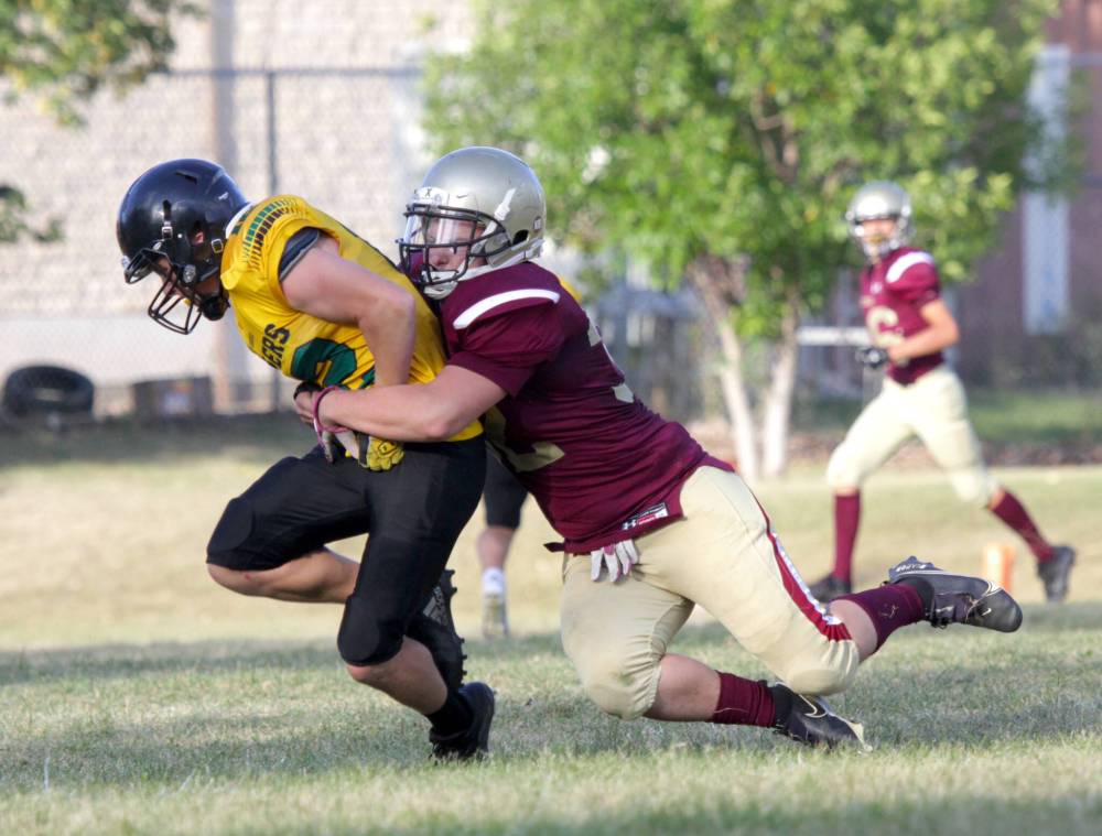 Pipers wideouts run rampant at Crocus – Brandon Sun