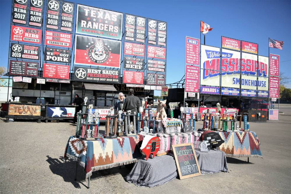 Chowing down at Ribfest – Brandon Sun