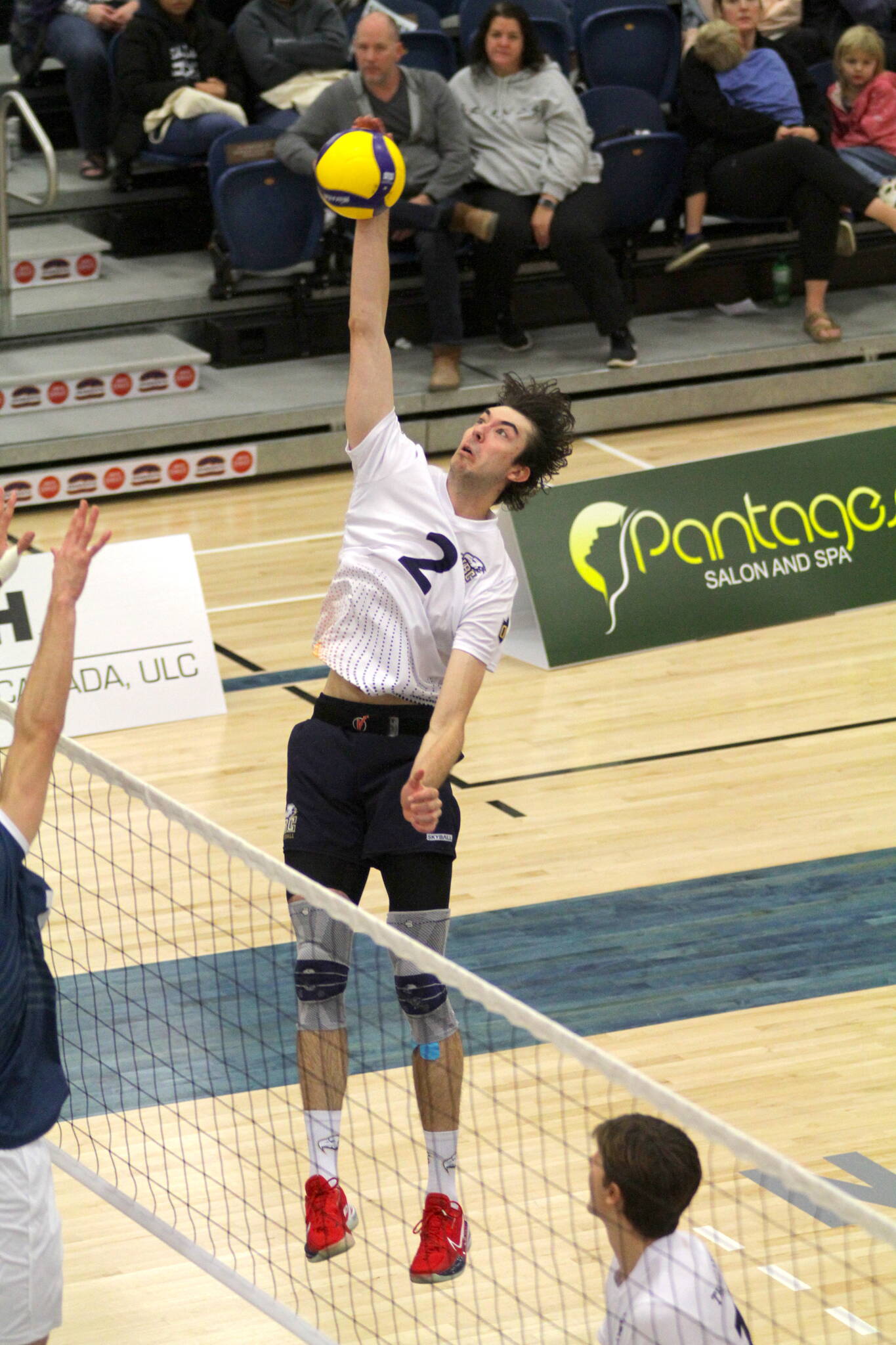 Neaves’ historic night pushes T-Birds to win – Brandon Sun