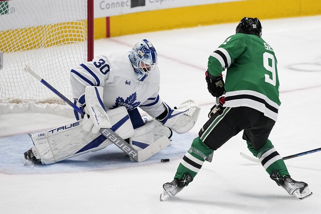 Murray makes 44 saves, Marner extends streak, Leafs top Stars 4-0 ...