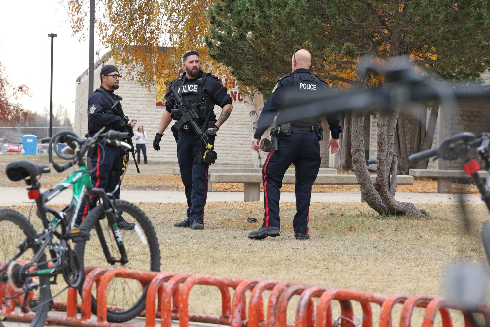 Four arrested in weapons call – Brandon Sun