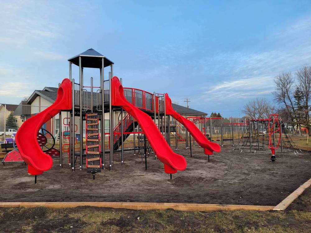 Fresh playground brings excitement to school – Brandon Sun