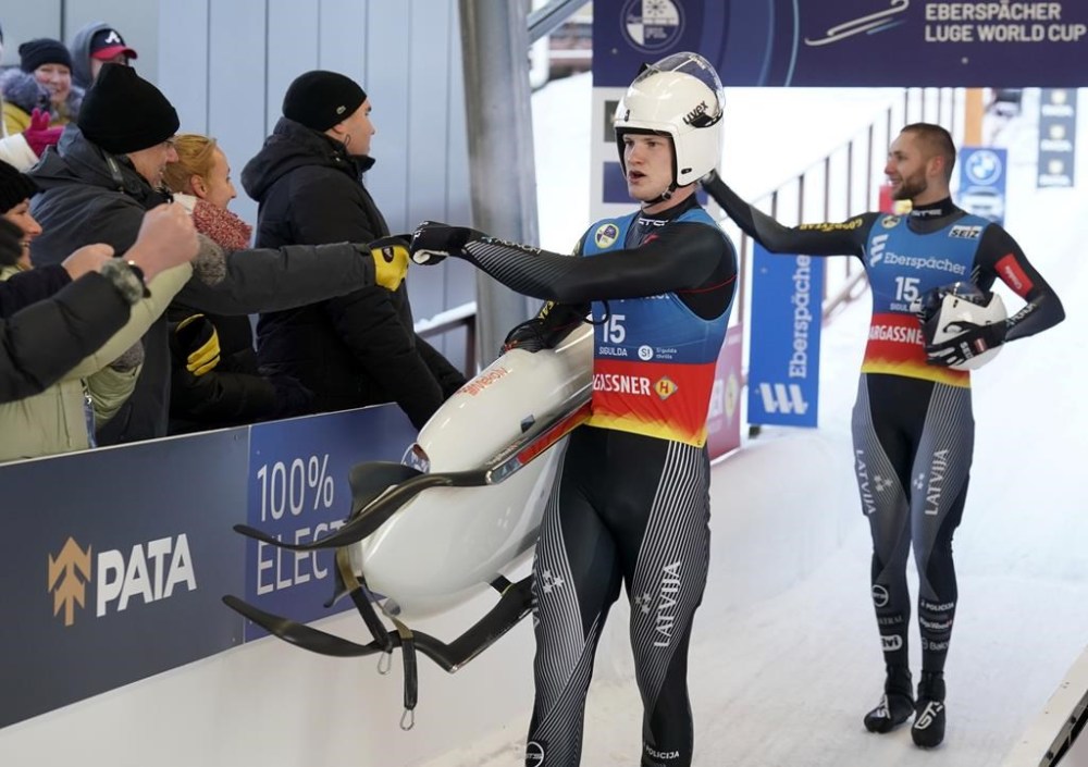 Eitberger, Latvia win luge golds; US gets silver in doubles – Brandon Sun
