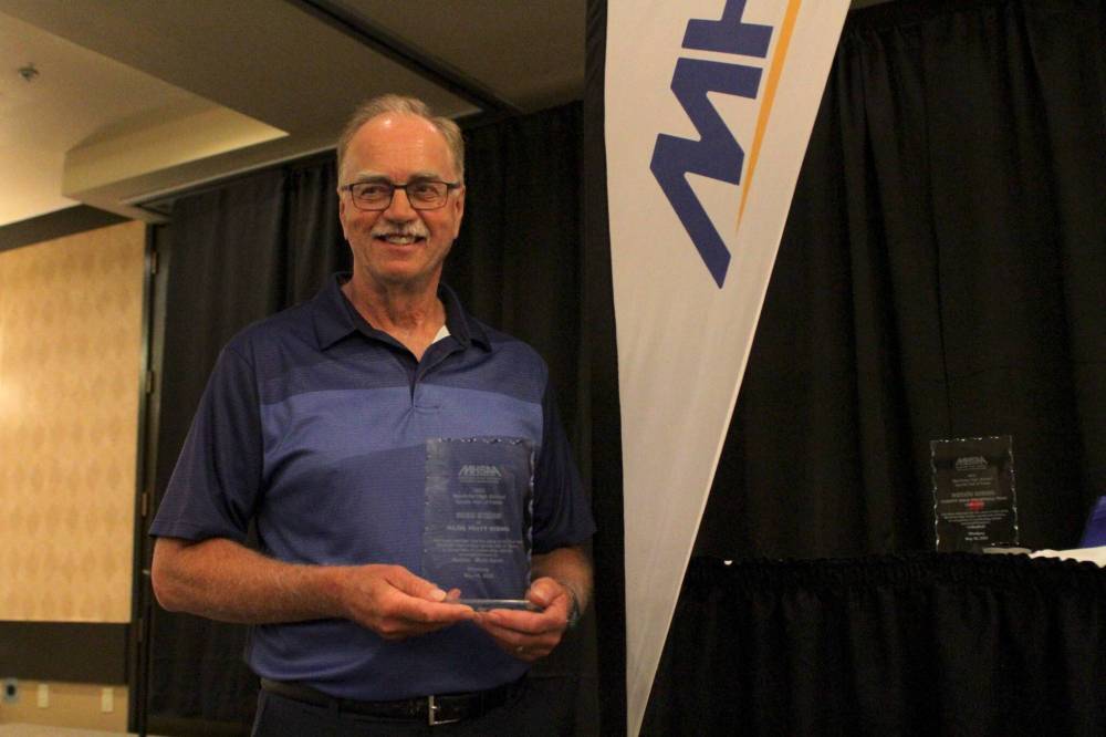 Nixon reflects on 46 years on sideline – Brandon Sun