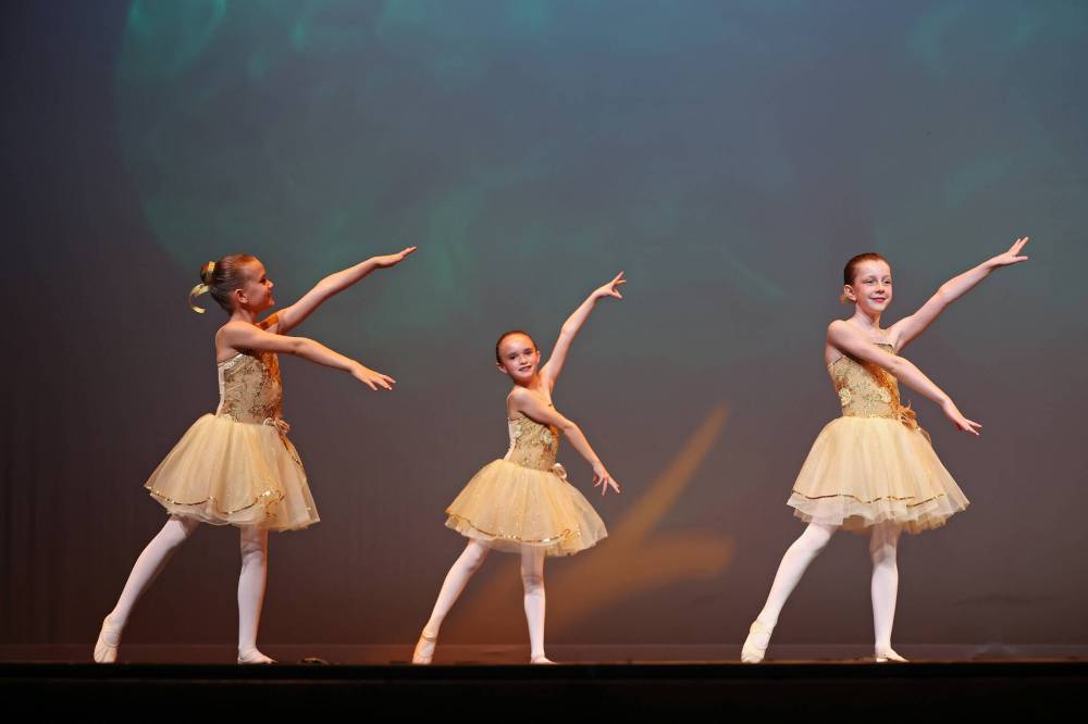 GALLERY: Dance the night away – Brandon Sun