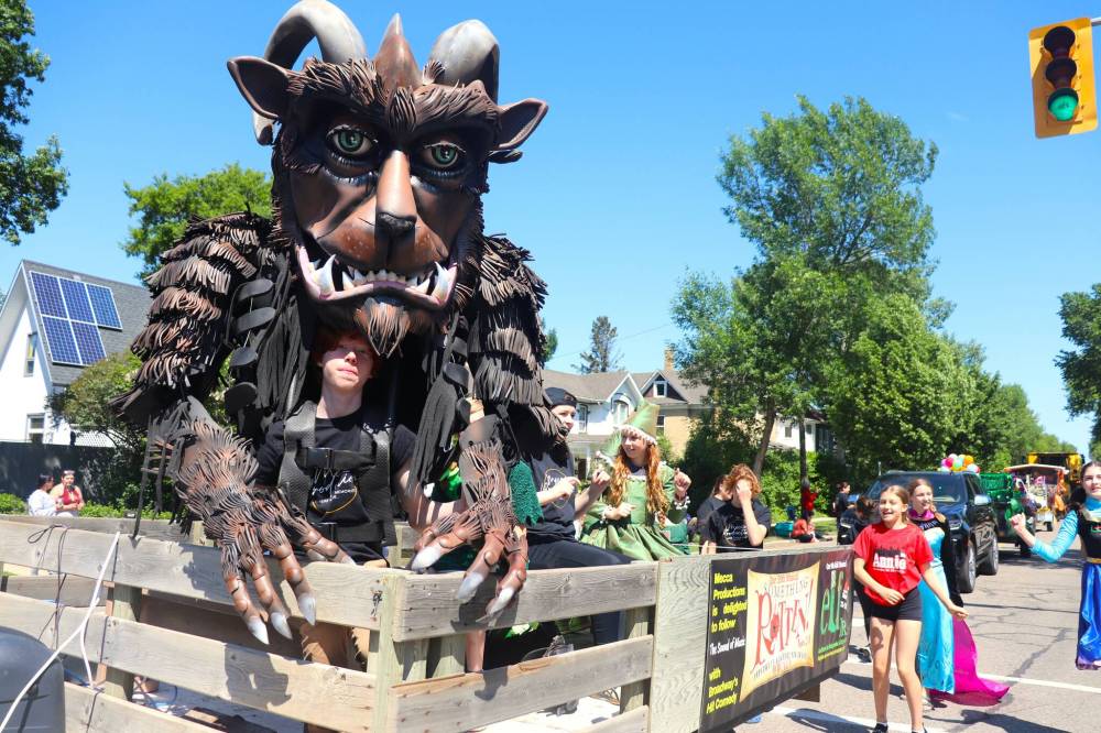 A travelling show – Brandon Sun