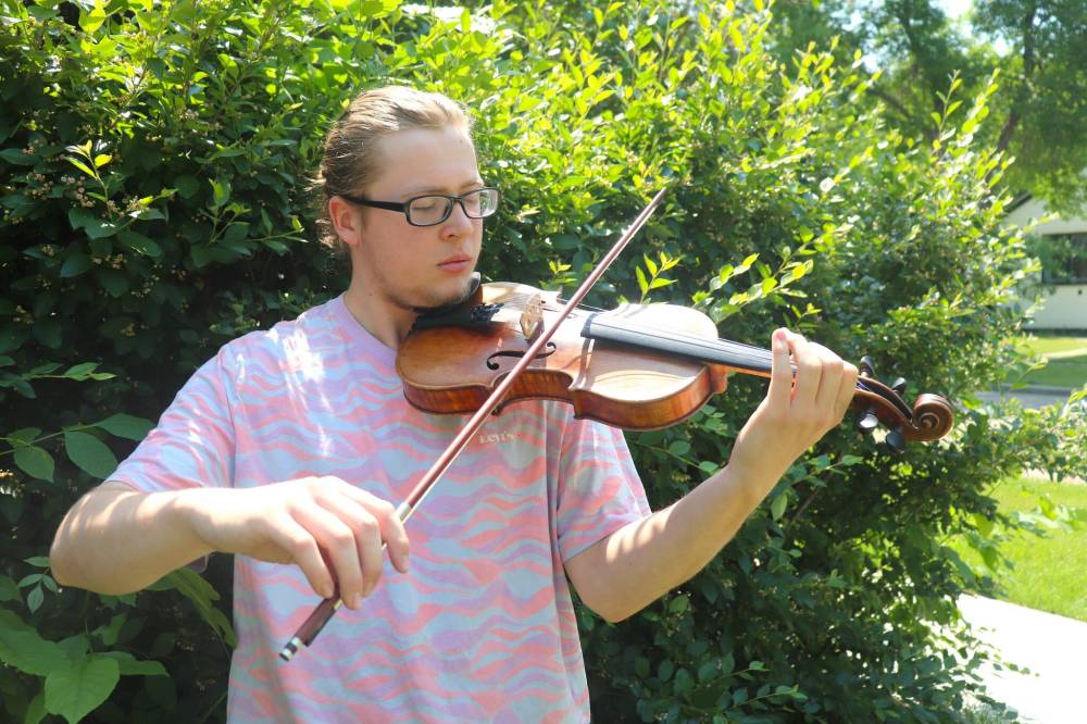 Brandon teen runner up in international fiddle contest – Brandon Sun