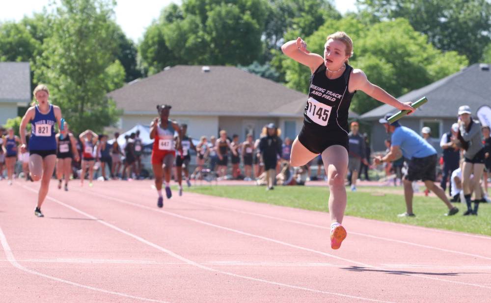 Massey varsity girls repeat as 4×100 champs – Brandon Sun