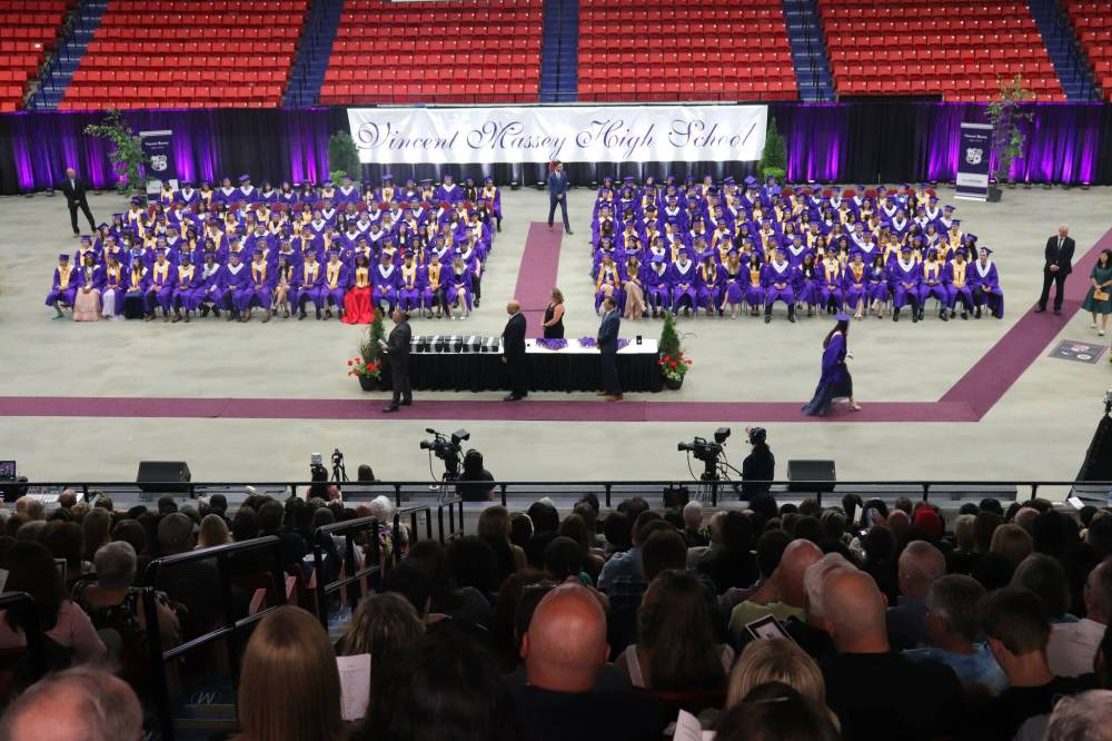 Vincent Massey grads set the tone – Brandon Sun