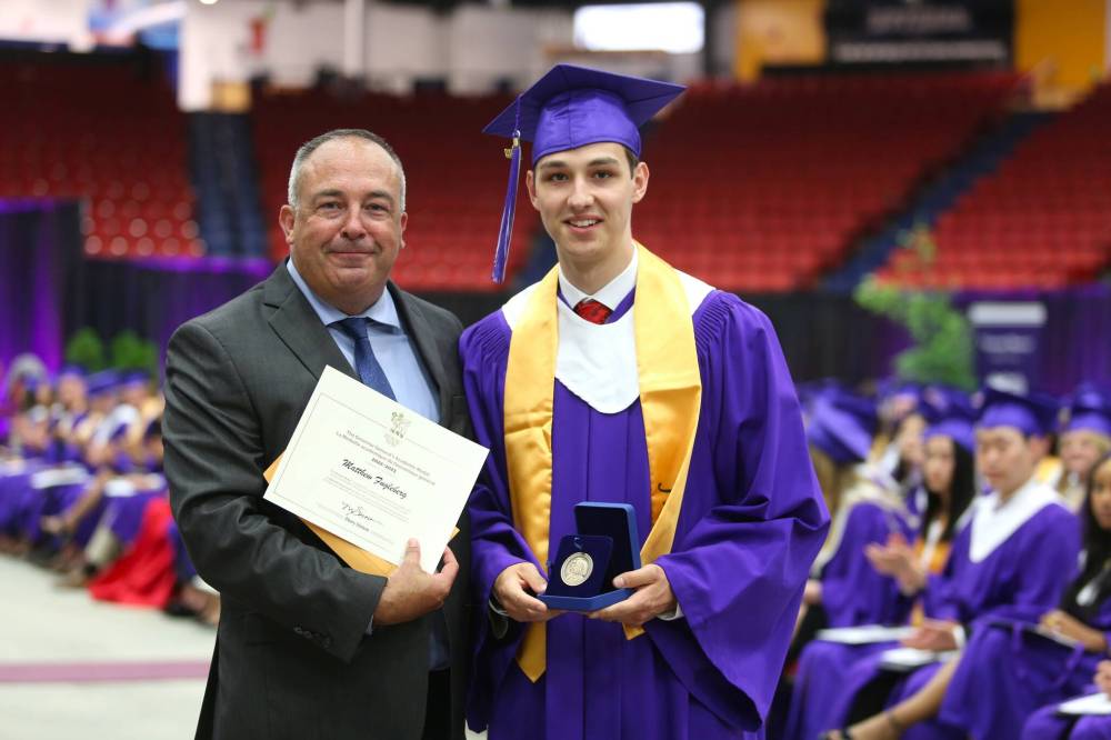 Vincent Massey grads set the tone – Brandon Sun
